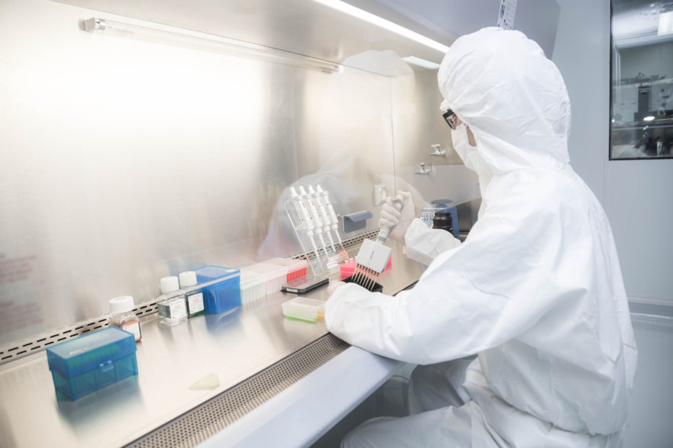 4 Types of Cell & Gene Therapy Cleanroom Workstations - Angstrom Technology